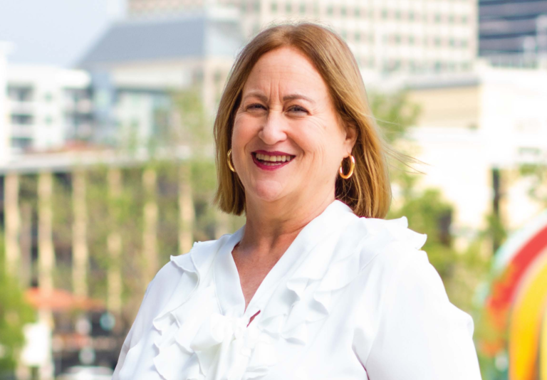 Elizabeth Bryan, su abogada de inmigración en Orlando, FL